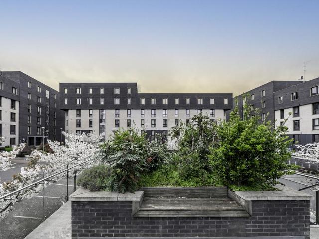 Fabric Square, Lombard Street. 2 bed apartment to rent £1,125 pcm £260 pw
