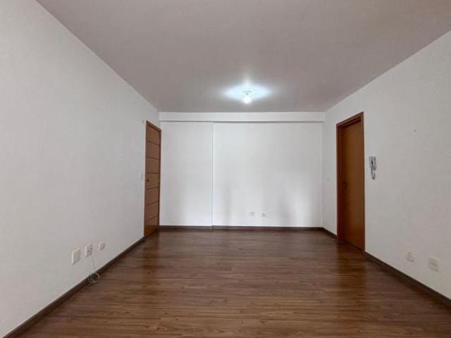 Face norte, dois quartos e dois banheiros