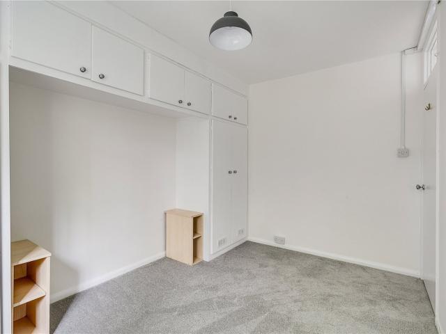 1 bedroom property in Dovey Lodge, Bewdley Street, London, N1 £2,000 pcm | Chestertons