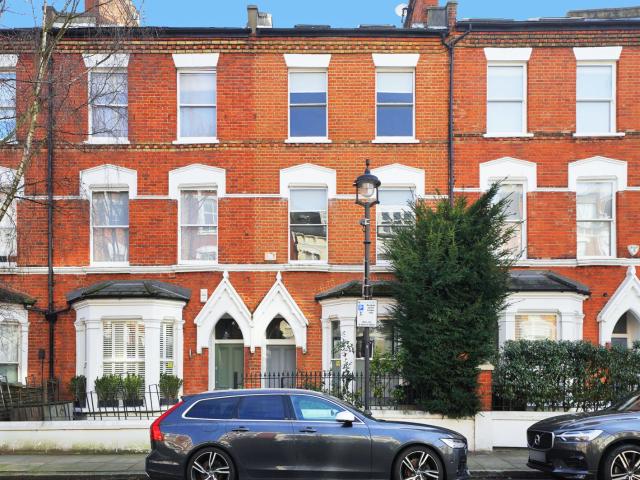 5 bedroom property in Hamilton Gardens, St John's Wood, London, NW8 £11,700 pcm | Chestertons