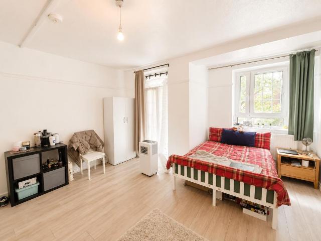Fairclough Street, London E1, 3 bed flat to rent, £2,700 pcm | PrimeLocation