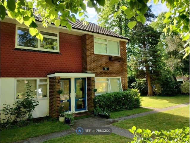 Faircroft Court, Teddington TW11, 2 bed maisonette to rent, £1,950 pcm | PrimeLocation