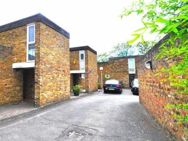 Fairacre, London, KT3 3BS, United Kingdom | 3 bed townhouse for rent #106555727 | Rentberry