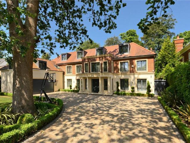 Fairbourne, Cobham, Surrey, KT11 6 bed detached house to rent £18,000 pcm £4,154 pw