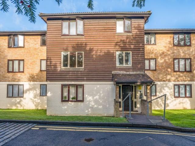 Fairbairn Close, Purley CR8, 1 bed flat to rent, £1,350 pcm | PrimeLocation
