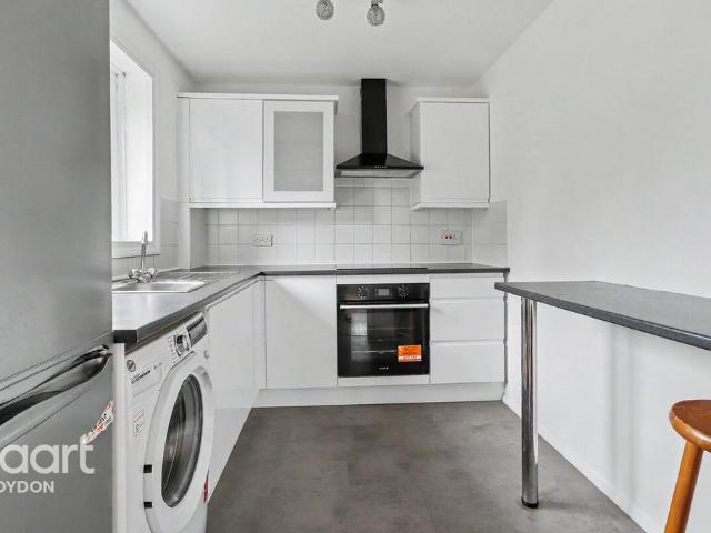 Fairbairn Close, PURLEY 1 bed flat to rent £1,275 pcm £294 pw