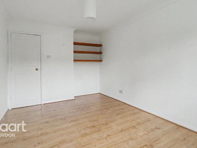 Fairbairn Close, PURLEY 1 bed flat to rent £1,275 pcm £294 pw
