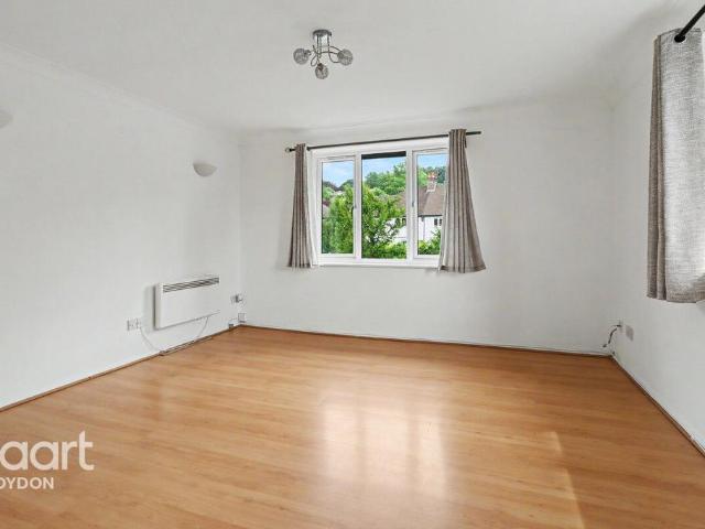 Fairbairn Close, PURLEY 1 bed flat to rent £1,275 pcm £294 pw