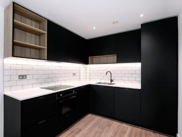 Fairbank House, 13 Beaufort Square. 2 bed apartment to rent £2,320 pcm £535 pw