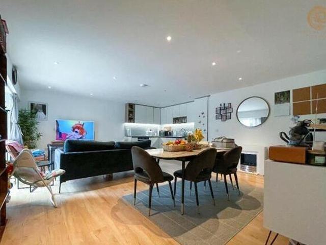 Fairbank House, London, 2 Bedroom Flat