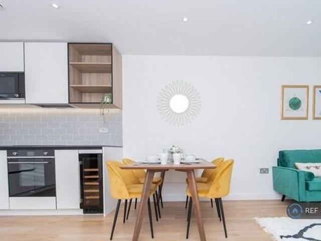 Fairbank House, London, 2 Bedroom Flat