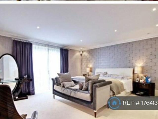 Fairgreen, Barnet, 5 Bedroom Detached