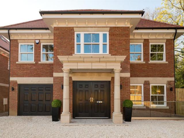 Fairgreen East, Cockfosters. 5 bed detached house to rent £9,000 pcm £2,077 pw