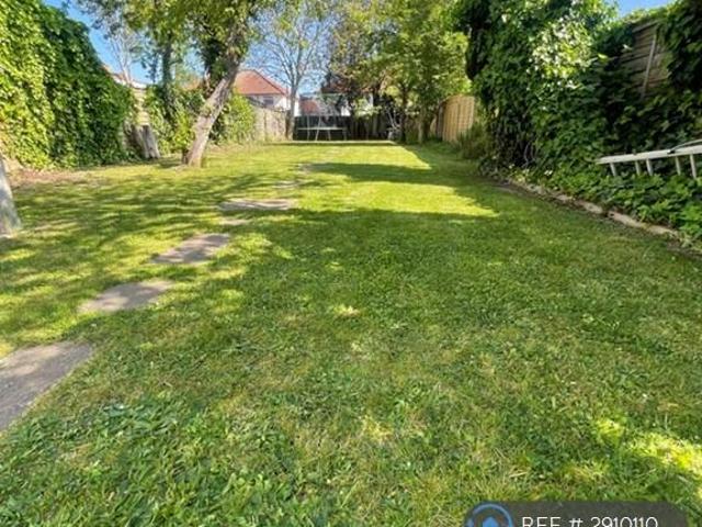 Fairdale Gardens, Hayes, UB3 4 bed semi detached house to rent £2,990 pcm £690 pw