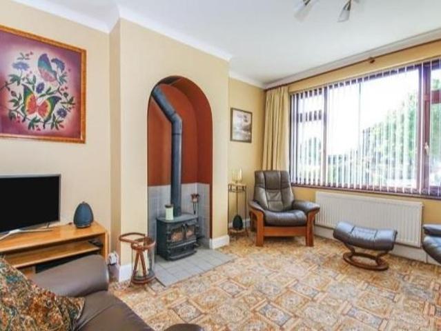 Fairford Close Croydon CR0 3 bed semi detached house to rent £2,350 pcm £542 pw