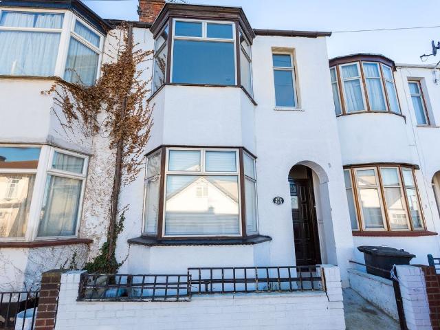 Fairfax Drive, Westcliff On Sea SS0, 3 bed terraced house to rent, £1,695 pcm | PrimeLocation