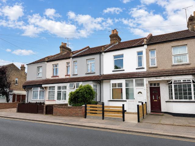 Fairfax Drive, Westcliff On Sea SS0, 3 bed terraced house to rent, £1,750 pcm | PrimeLocation