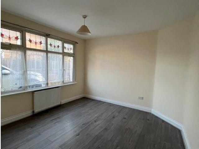 Fairfax Drive, Westcliff On Sea SS0, 4 bed bungalow to rent, £1,950 pcm | PrimeLocation