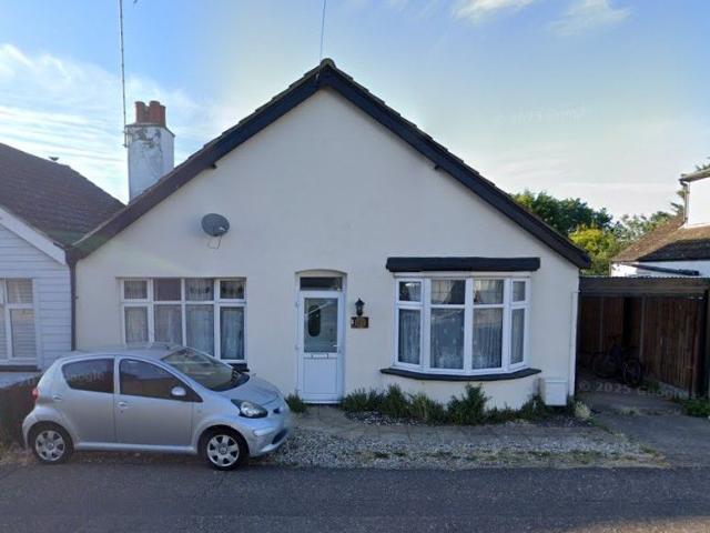 Fairfax Drive, Westcliff On Sea SS0, 4 bed bungalow to rent, £2,000 pcm | PrimeLocation