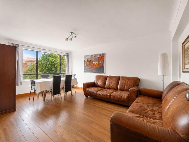 Fairfax Road, Denham Court, NW6 3 bed flat to rent £3,600 pcm £831 pw