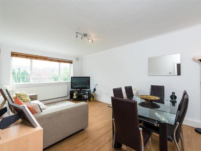 Fairfax Road, South Hampstead NW6 3 bed apartment to rent £3,300 pcm £762 pw