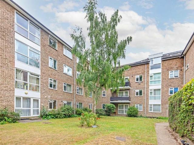 Fairfax Road, Teddington TW11 2 bed flat to rent £1,950 pcm £450 pw