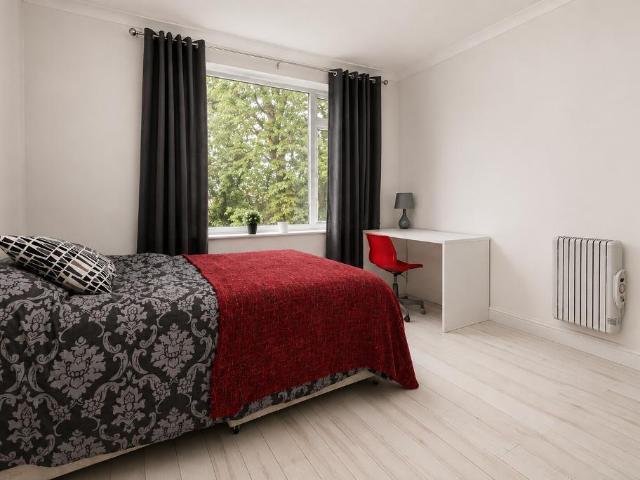 Fairfield Court, Victoria Park. 3 bed flat to rent £1,750 pcm £404 pw