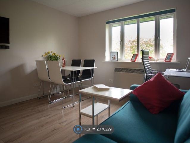 Fairfield Close, Mitcham CR4, 1 bed flat to rent, £1,600 pcm | PrimeLocation