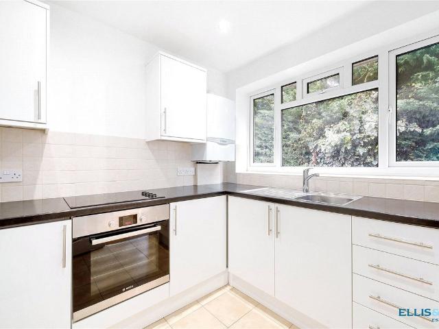 Fairfield Close, North Finchley N12, 1 bed flat to rent, £1,500 pcm | PrimeLocation