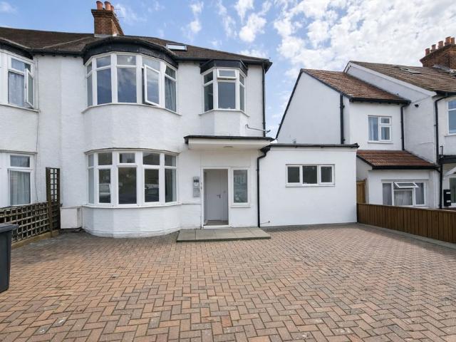 Fairfield Crescent, Edgware, Middlesex HA8, 2 bed flat to rent, £1,950 pcm | PrimeLocation