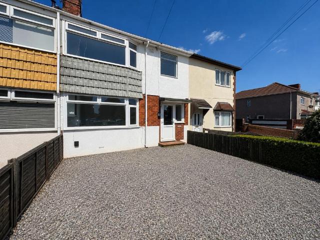 Fairfield Avenue, Hampshire PO14 3 bed terraced house to rent £1,550 pcm £358 pw