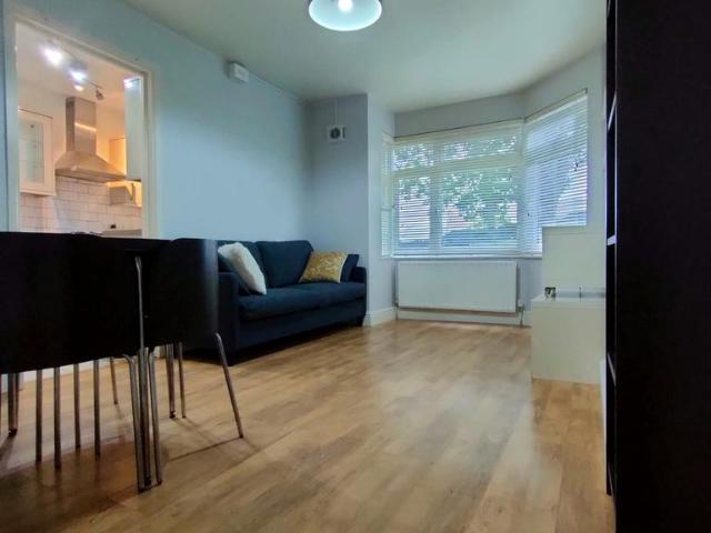 Fairfield Grove, London SE7 1 bed flat to rent £1,550 pcm £358 pw