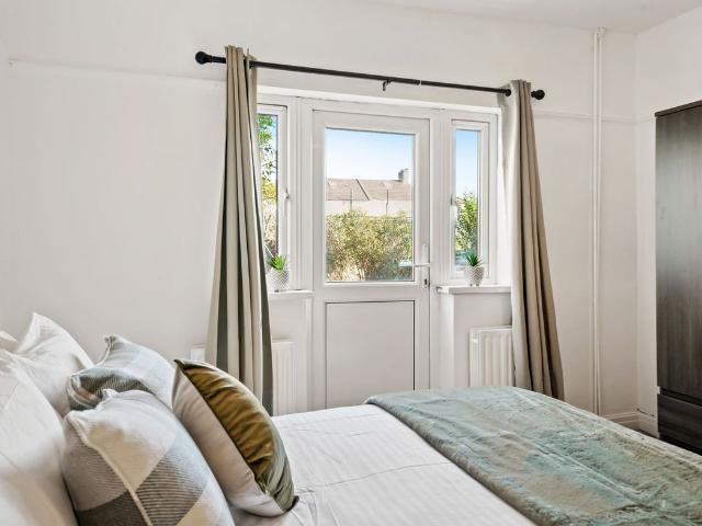 Fairfield Drive, Greenford UB6, Room to rent, £1,150 pcm | PrimeLocation