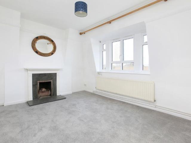 Fairfield Drive, Wandsworth, London 2 bed flat to rent £2,400 pcm £554 pw
