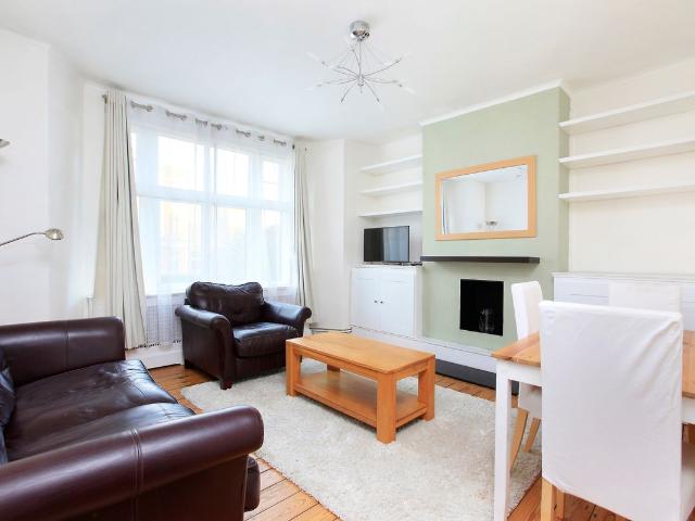 Fairfield Drive, Wandsworth SW18, 2 bed flat to rent, £2,400 pcm | PrimeLocation