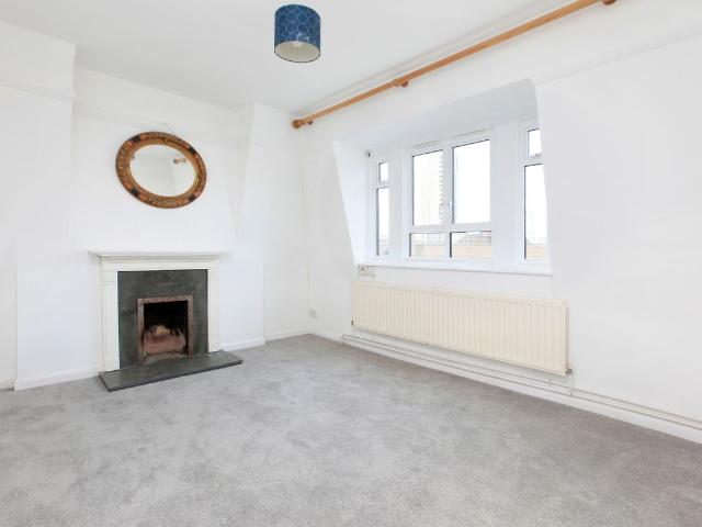 Fairfield Drive, Wandsworth SW18, 2 bed flat to rent, £2,300 pcm | PrimeLocation