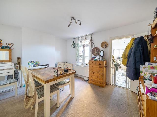 Fairfield East, Kingston Upon Thames KT1 2 bed terraced house to rent £2,400 pcm £554 pw
