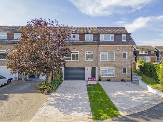 Fairfield, Ingatestone, Essex, CM4 5 bed house to rent £2,999 pcm £692 pw