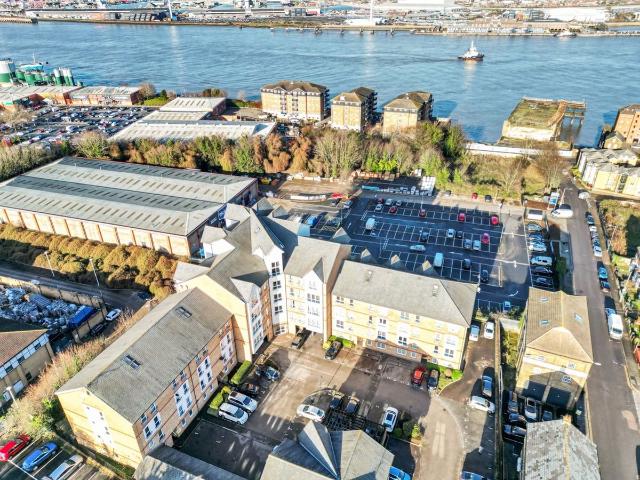 Fairfield Square, Stuart Road, Gravesend, Kent DA11, 2 bed flat to rent, £1,275 pcm | PrimeLocation