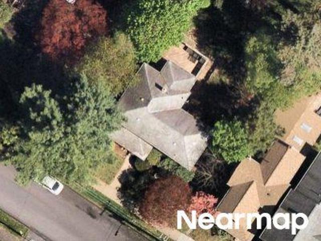 Fairfield St
