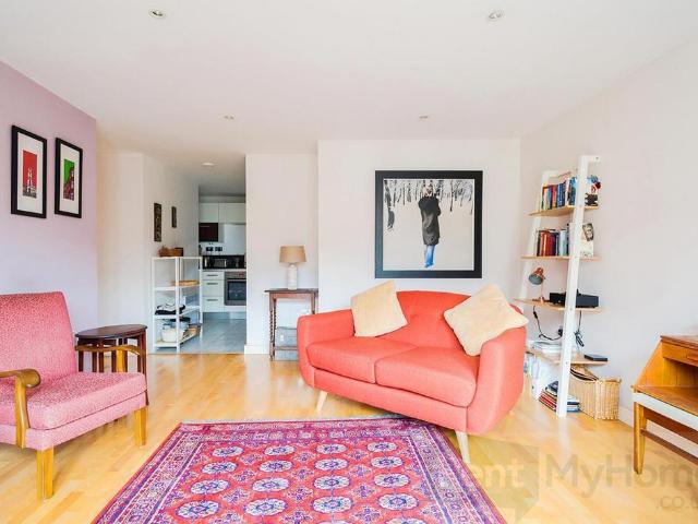 Fairfield Road 2 bed flat to rent £2,250 pcm £519 pw