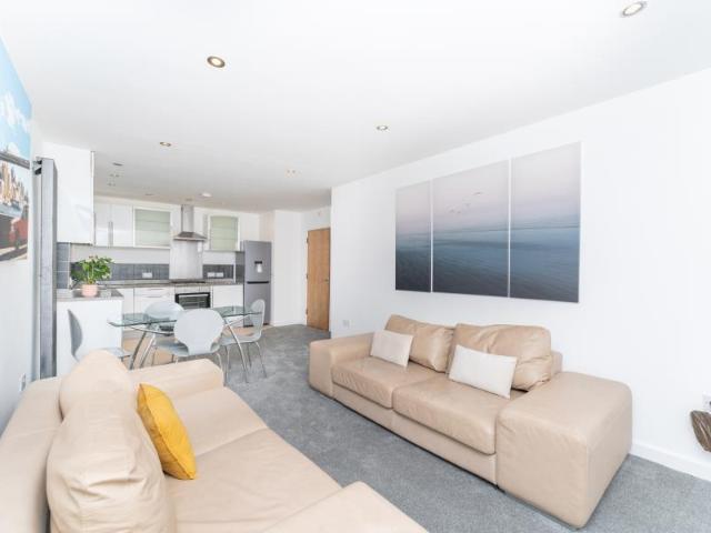 Fairfield Road, UB8 1AZ 2 bed apartment to rent £1,750 pcm £404 pw
