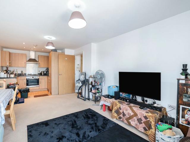 Fairfield Road, West Drayton UB7, 1 bed flat to rent, £1,400 pcm | PrimeLocation