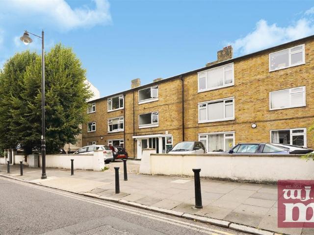Fairfield Road, Bow, E3 3 bed flat to rent £2,950 pcm £681 pw