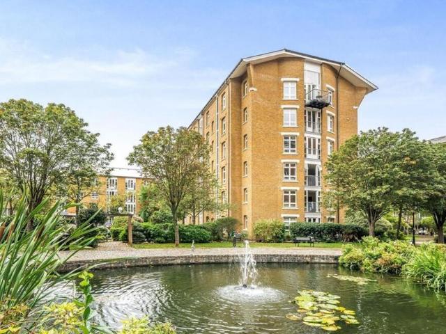 Fairfield Road, Bow Quarter, E3 2 bed apartment to rent £2,400 pcm £554 pw