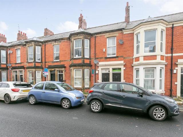 Fairfield Road, Jesmond, Newcastle. 3 bed flat to rent £1,755 pcm £405 pw