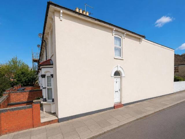 Fairfield Road, London N18, 2 bed flat to rent, £1,950 pcm | PrimeLocation