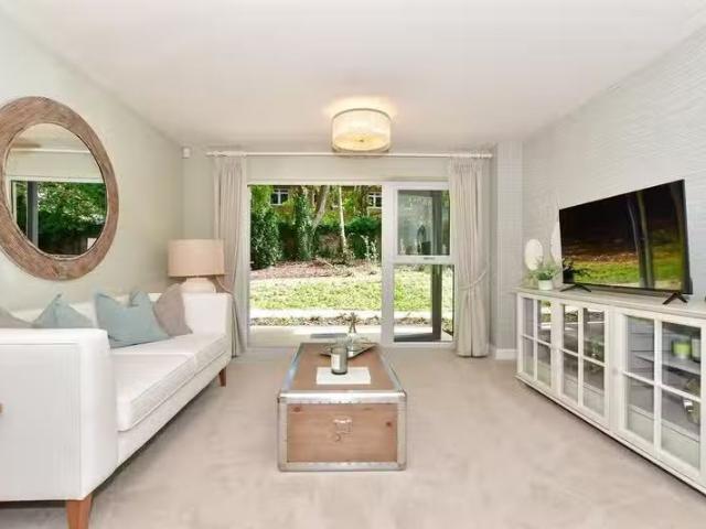 Fairfield Road, Pearson House. 1 bed ground floor flat for sal.