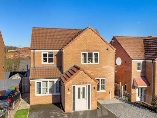 Fairfield Rise, Churwell, 4 Bedroom Detached