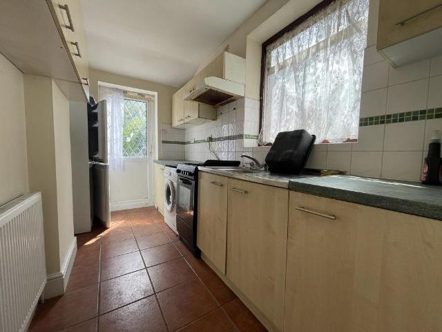 Fairholme Crescent, Hayes, UB4 4 bed semi detached house to rent £2,700 pcm £623 pw